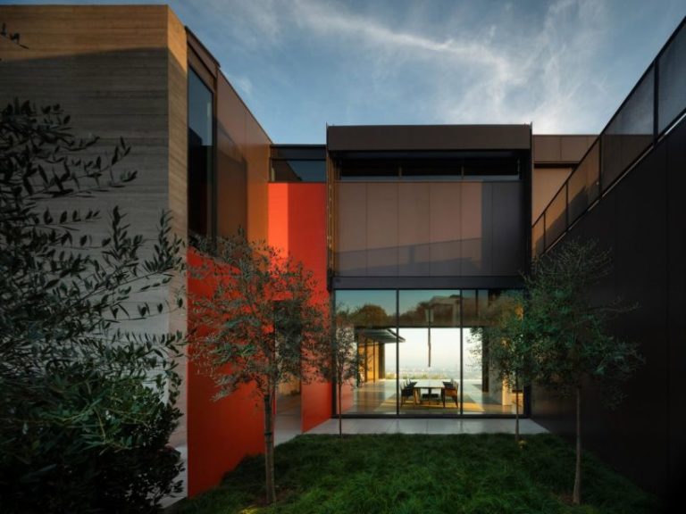 Collywood House Nestles Right Above West Hollywood's Sunset Strip in L ...
