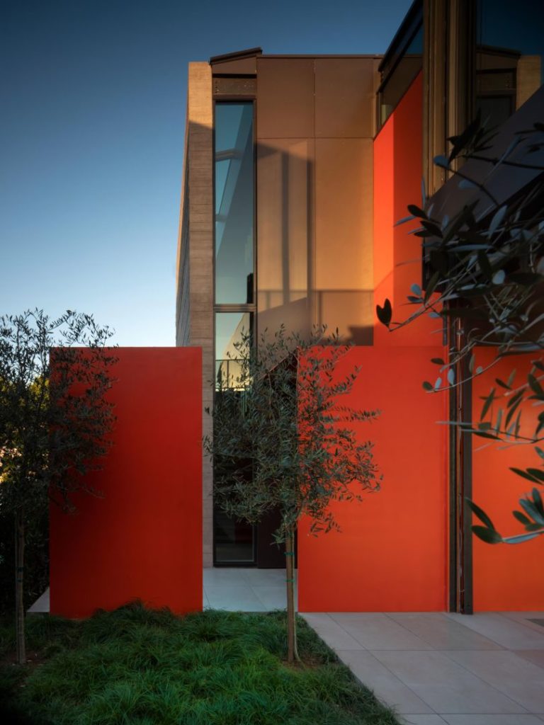 Collywood House Nestles Right Above West Hollywood's Sunset Strip in L ...