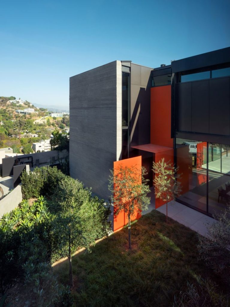 Collywood House Nestles Right Above West Hollywood's Sunset Strip in L ...